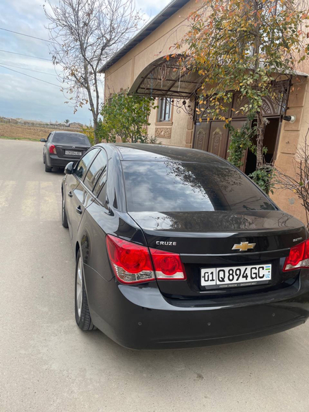 Lacetti cruze srochna sotiladi