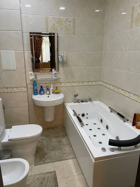 Сдаётся ул. Шото Руставели 4комн. 180м2.