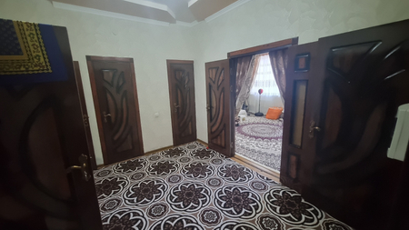 3 xonali 2 qavatdan 100 kvadrat uy sotiladi