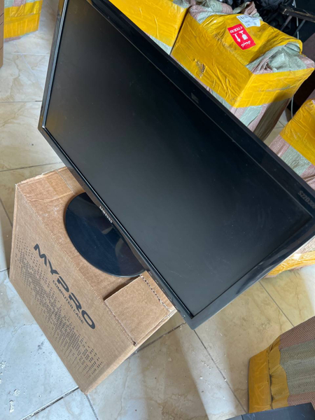 LG , LOC manitor 22li