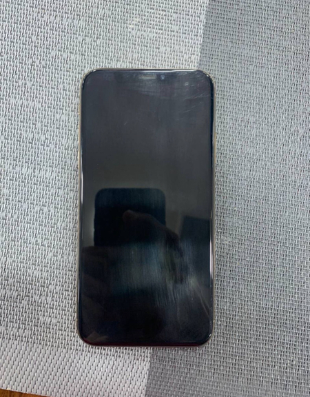 Iphone Xs , ёмкость 77 , 64 гб , айби face id ишламиди