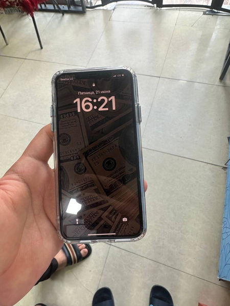 Iphone 11 pro max  ideal