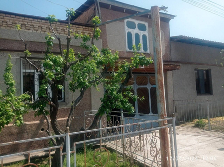 Qibray bayt qorgon 7sotik 6xona 2ta sanuzel 2ta oshxona 160.000$startv