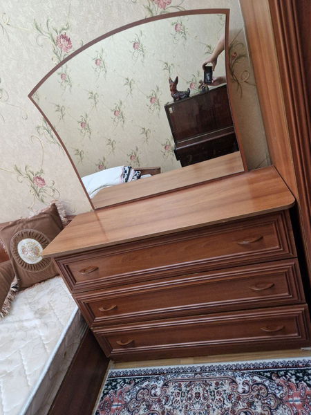 Продается свой мебельный гарнитур.