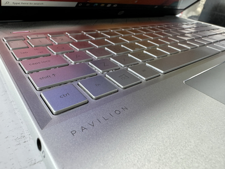 Hp pavilion metal korpuslik ryzen 5 dasrurlash va grafika uchun