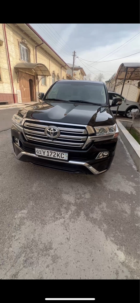Tayota 200 tali sotilad kraska toza hichqat yemagan