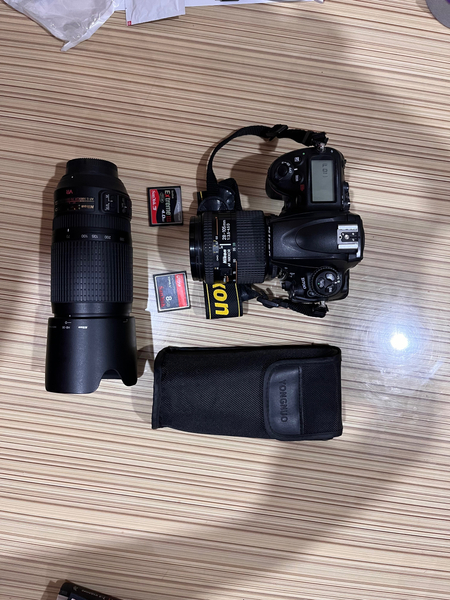 Nikon D700 с объективами и вспышкой
