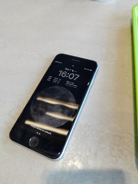 iPhone se 2020  sotiladi