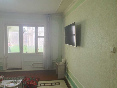 Guliston shahar 4-mavzeda 5 xonali uy sotiladi.