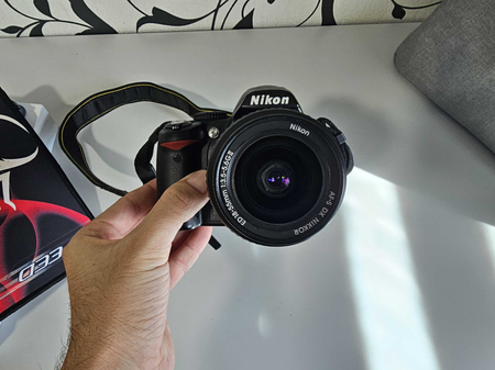 ПРОДАМ Nikon D3000 Зеркальный фотоаппарат / Объектив 18-55mm.
