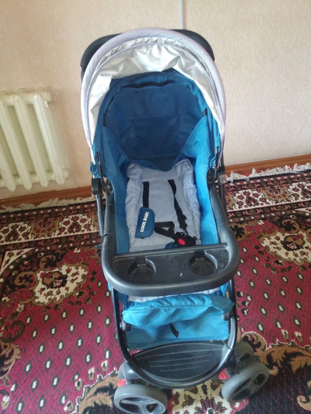 Коляска б/у сотилади срочна