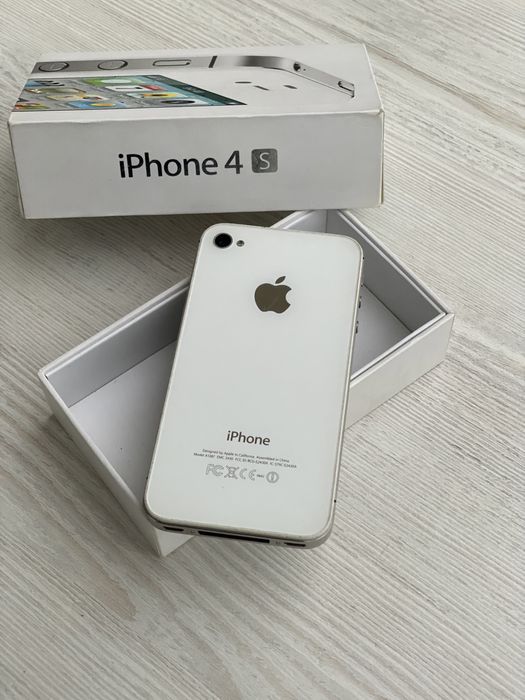 iPhone 4s в идеальном состоянии