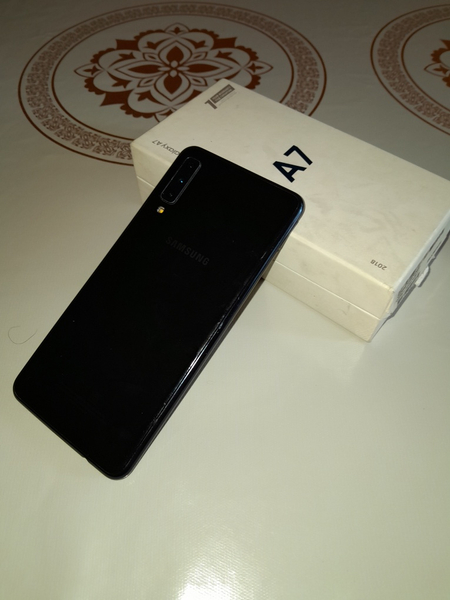 Samsung galaxy A7 sotiladi