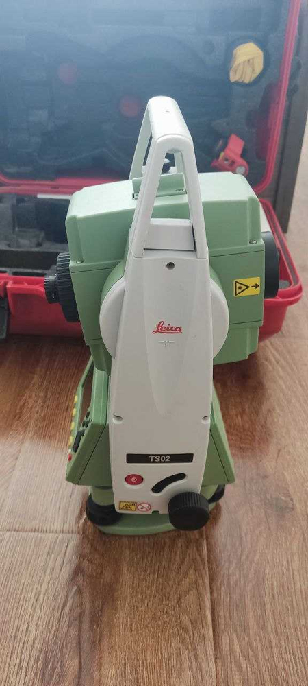 Тахеометр Leica TS02