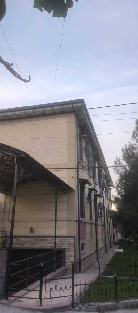 ApartHouse метроДружба Подземке места на 2 авто Как участка и квартира