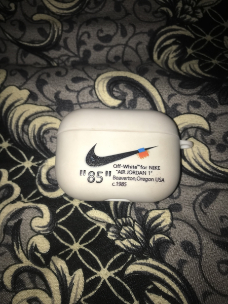 AirPods pro sotiladi narxini kelishamiz