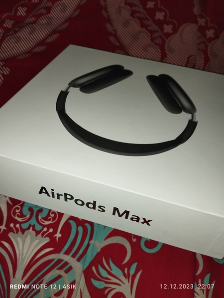 Продаю Airpods Max