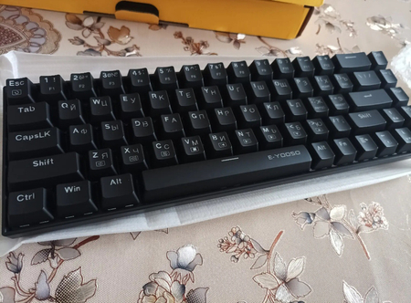 Механическая проводная игровая клавиатура E-YOOSO Z686 RGB USB 60%