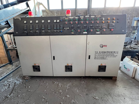 Granulator stanok