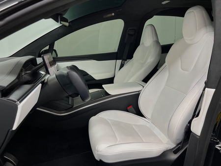Tesla Model X Plaid
- Black PREMIUM INTERIOR 
- 6 SEATS (6 М