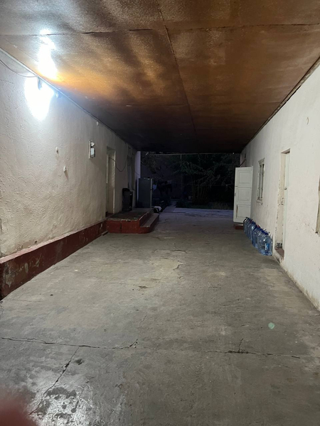 Nurafshon markazida 4 xonali uy srochno sotiladi