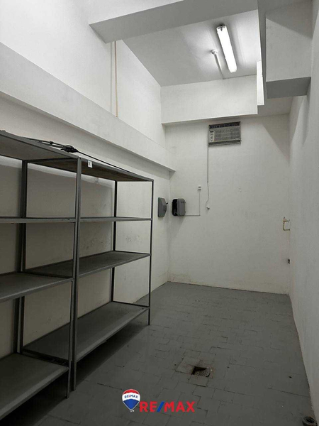 Аренда Срочно Коммерция 240 m2