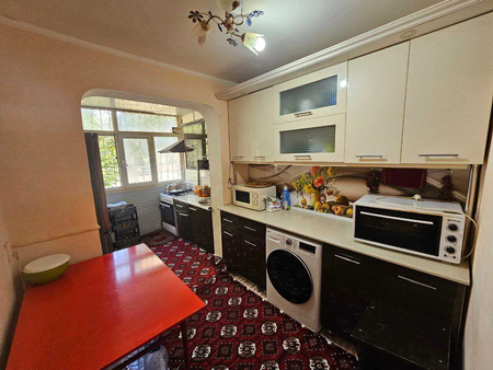 4 xonali 85m² 1-qavat sotiladi.