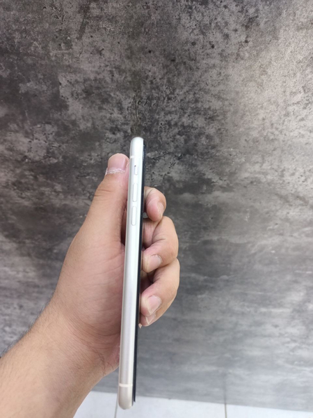 iphone 11  128 batareka 73