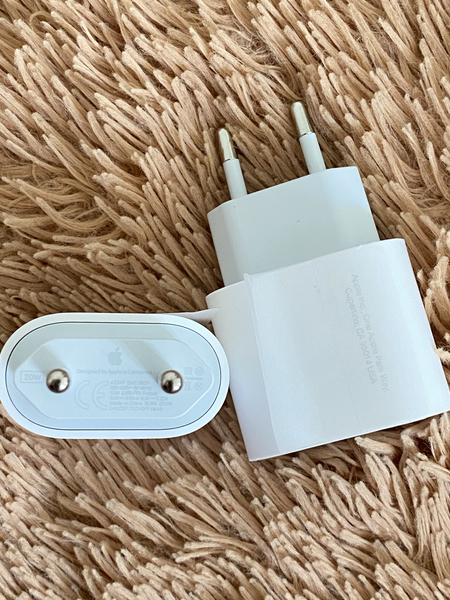 Iphone zaryadka 20w iphone 11 pro max radnoy Design by apple