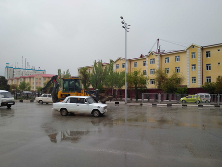 2/4/4 напротив гостиницы 