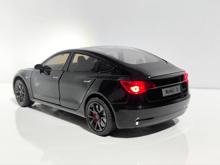 Tesla model 3 металлическая машинка масштабная - Доставка
