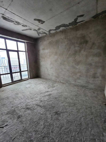 3 xonali 110m² 3 qavat uy sotiladi