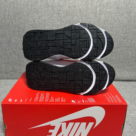 Кроссовки Nike Air max intrl женский  US9, 40.5 размер.
(Оригинал).