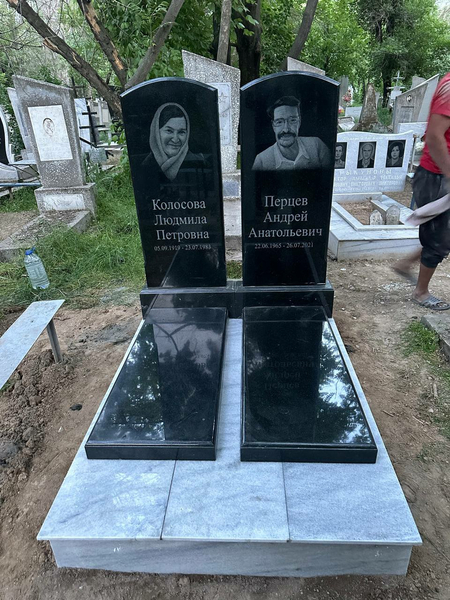 Памятники надгробные