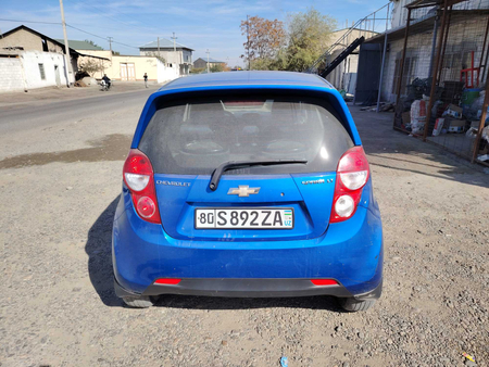 Spark avtomobili sotiladi