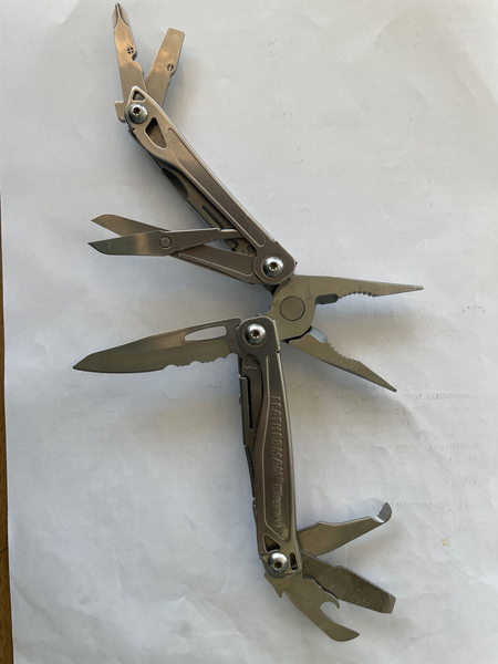 Продам новый нож leatherman