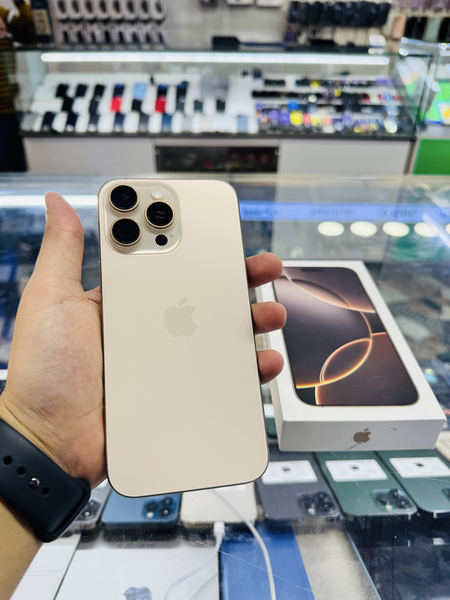 iPhone 16 Pro Max 256 gb desert
