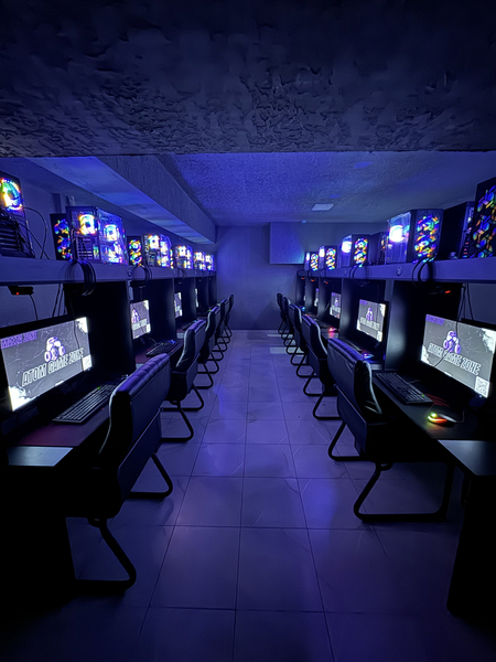 Продается Playstation и Компютерный клуб