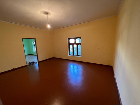 Hovli sotiladi tezda