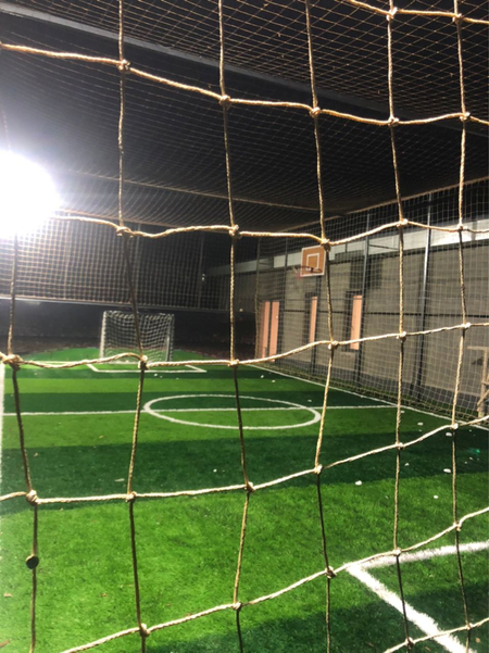 Stadion miniy polya quramiza barcha mahsulotlari ham bor
