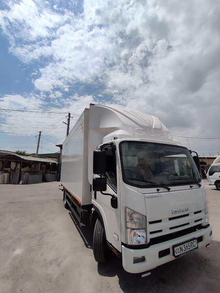 Isuzu nqr90 2023