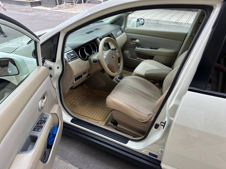 Nissan Tiida. 2008