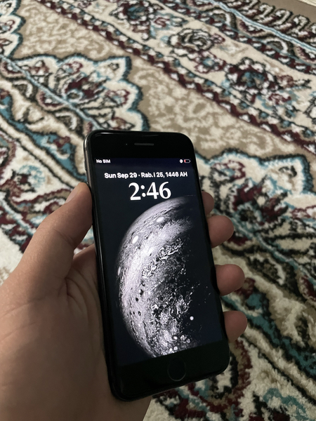 iPhone 8 ideal holatda karobka dokument sotiladi muammosi radnoy ekran