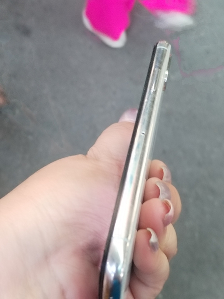 Telfon iPhone sotiladi