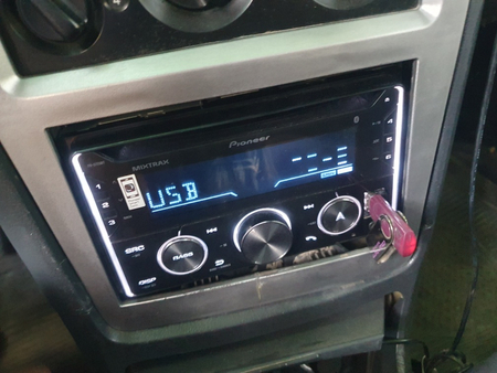 Pioneer 725 bt sotiladi