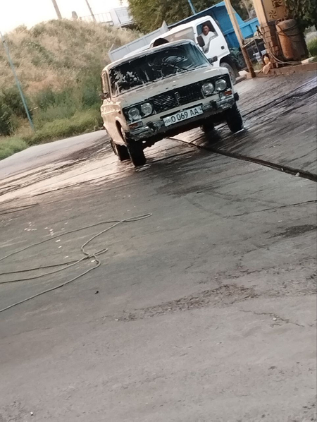 Jiguli sotiladi srochna kelishamz