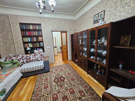 Срочно на Бадамзар махалле продаётся дом.