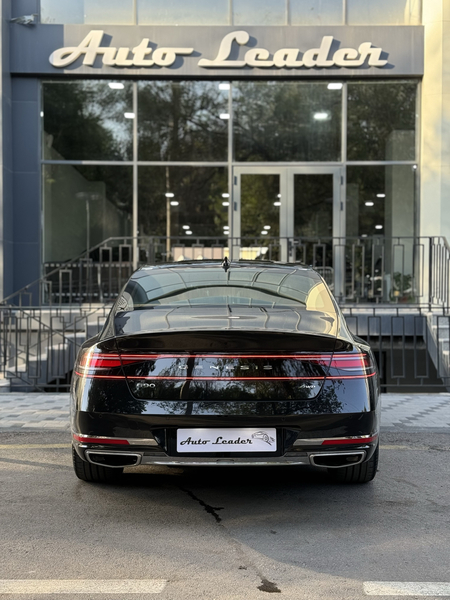 Genesis G90 4WD Limousine