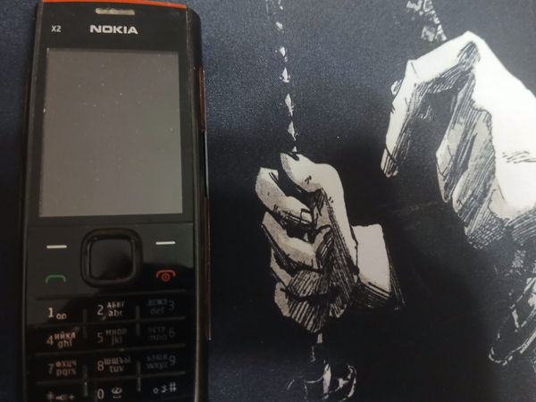 Assalom alekum telefon sotiladi original nokia x2 telefon holati yaxwi