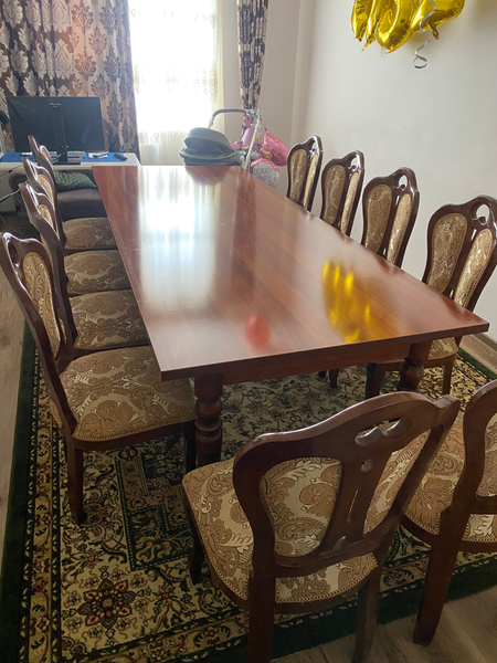Стол и 12 стульев